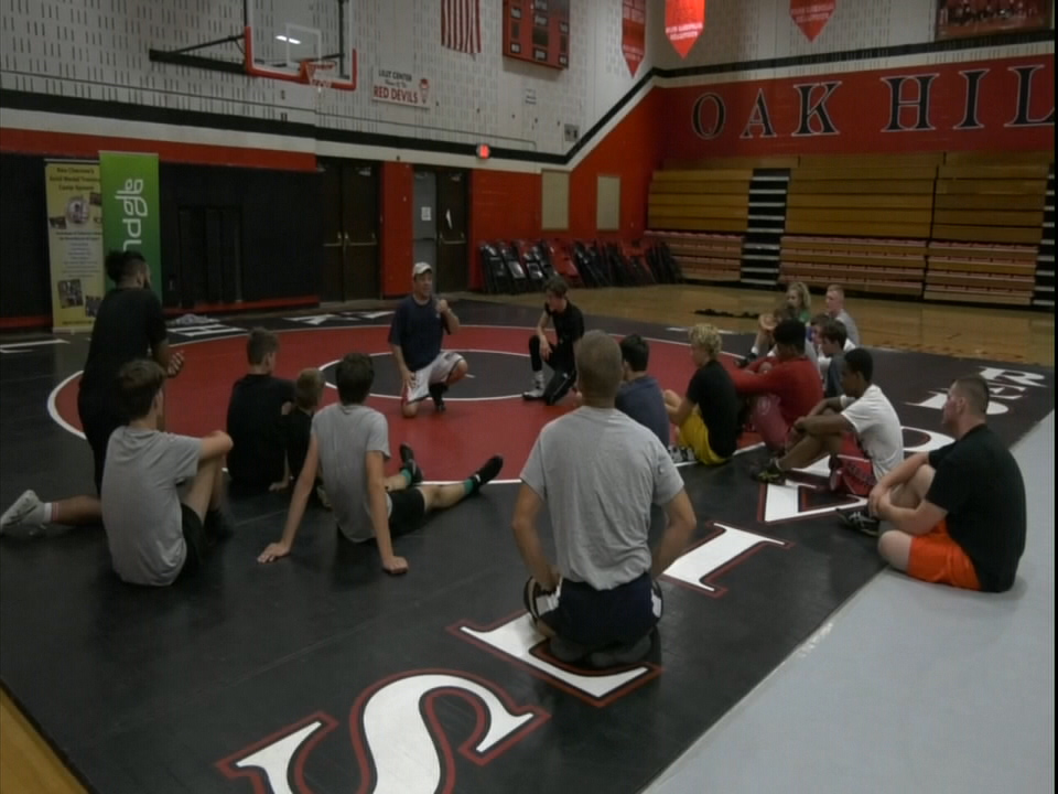 Ken Chertow Holds Wrestling Clinic in Oak Hill - WOAY-TV