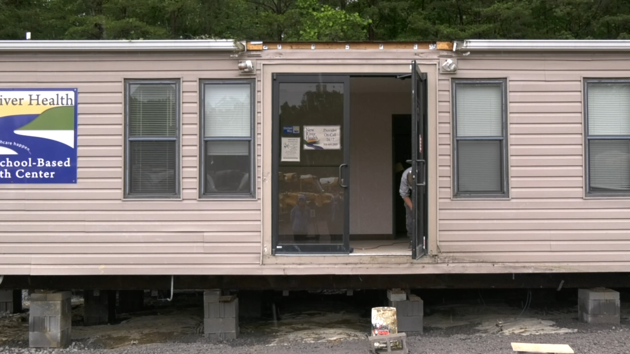 New River Health sets up school-based clinic at Fayetteville PK-8 - WOAY-TV