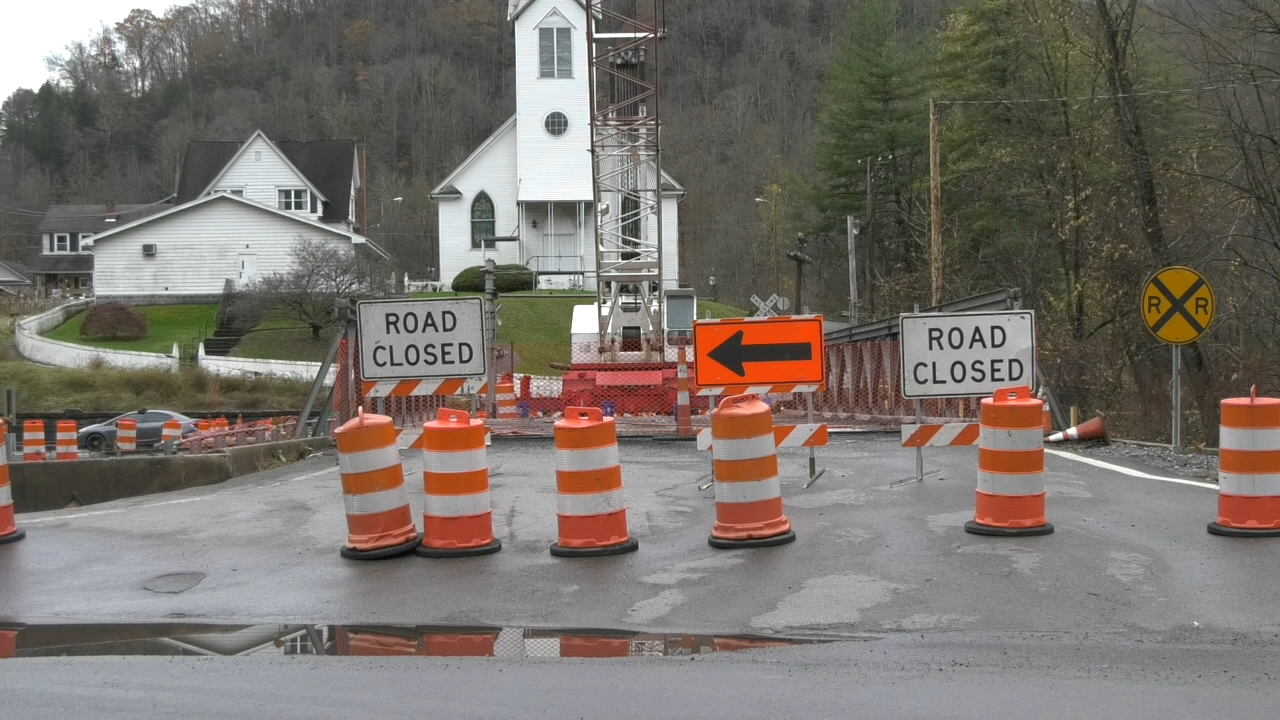 Gary bridge under construction has estimated completion date - WOAY-TV