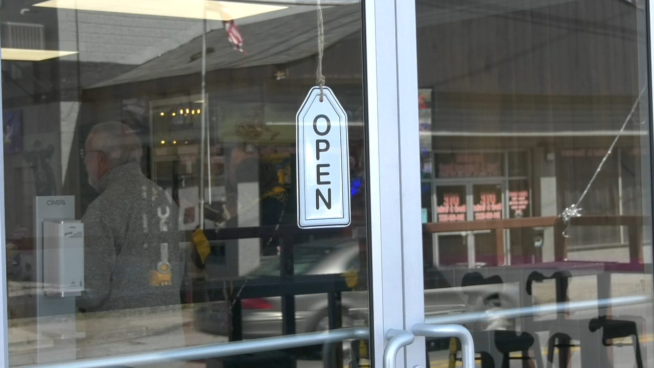 New ice cream shop comes to Oak Hill - WOAY-TV