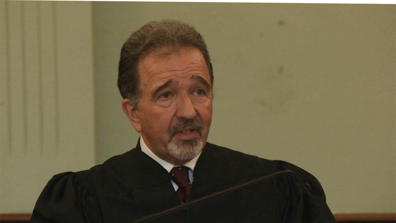 Fox seeks full term as Fayette County circuit judge - WOAY-TV